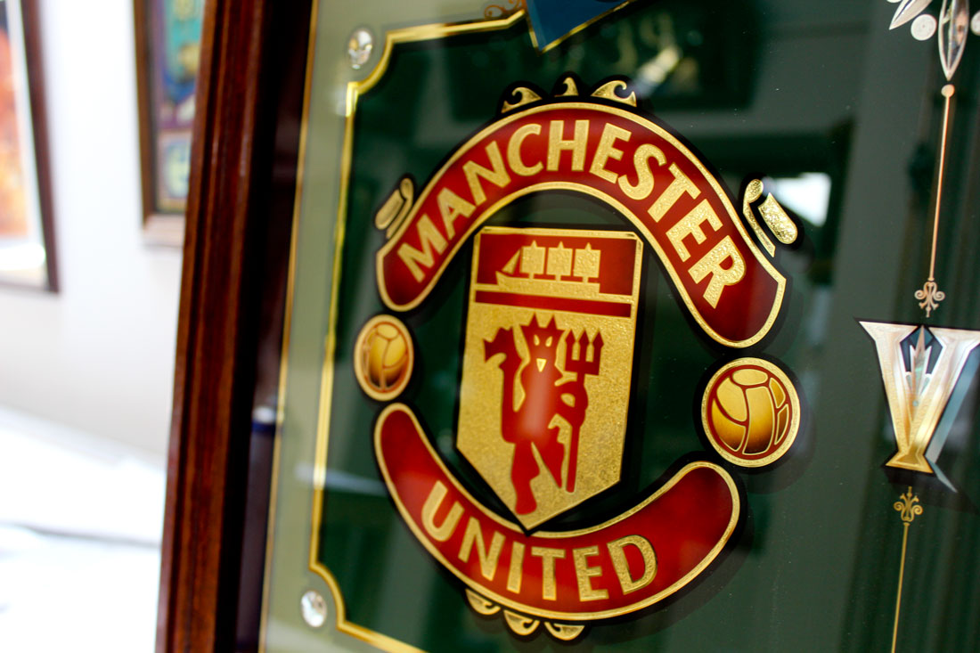 Manchester United V Liverpool - Glass sign - David Smith - Traditional ...